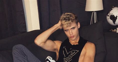 Poikatykk J T Lucas Dell Beautiful Model