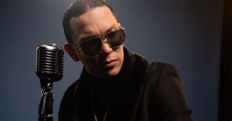 Con Piel De Cerdo Y Un Mensaje Amenazan Al Cantante Javier Rosas