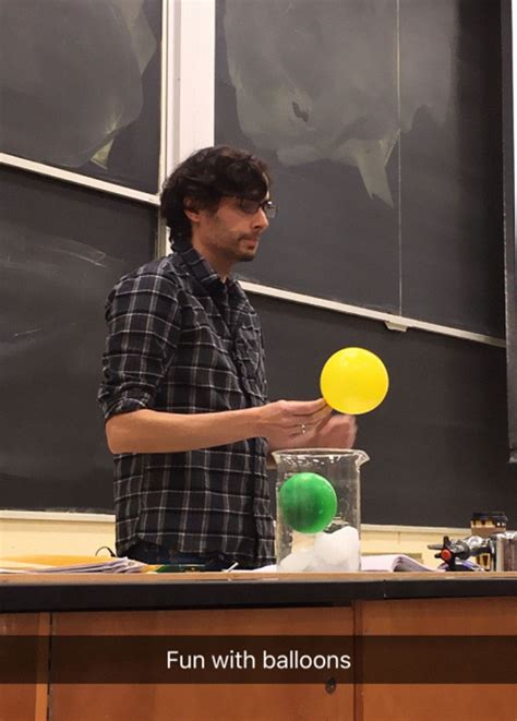 Babe Posts Wholesome Facts About Her Physics Professor And Now We Want To Be His Babes