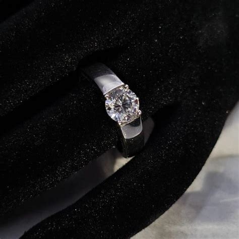 แหวนเพชร พร้อมใบรับรอง มีคุณภาพพร้อมจัดส่ง หรือหน้าร้านพร้อมให้เลือก Ennxo