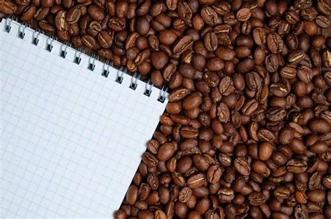 종이 메모장이있는 볶은 커피 콩 공간을 복사합니다 맨 위 보기 0명에 대한 스톡 사진 및 기타 이미지 0명 갈색 공란 Istock