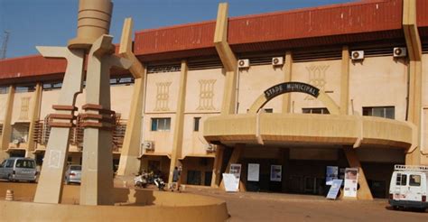 Ouagadougou Le Stade Municipal Porte Désormais Le Nom Du Dr Issoufou