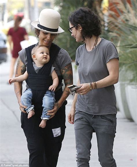 Sara Gilbert And Wife Linda Perry