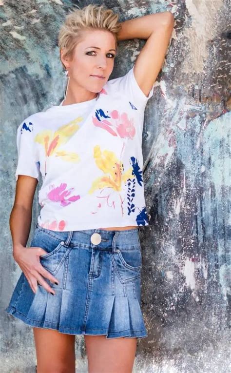 Alexandra Hofmann Auch Sie Veröffentlicht Bald Neue Musik Ist Aber Auch Als Künstlerin Tätig