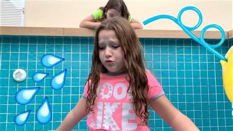 A Chata Da Minha IrmÃ Na Piscina Youtube