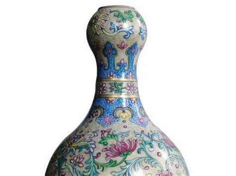 粉彩花鸟纹蒜头瓶，鉴赏民国文化之风