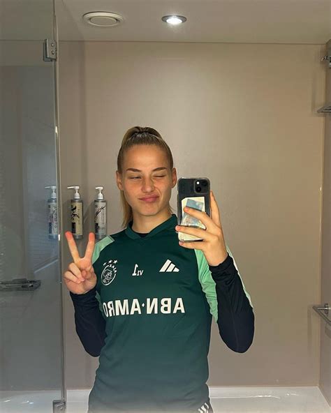 Fotos Ajax Keepster Regina Van Eijk Presteert Naast Het Voetballen