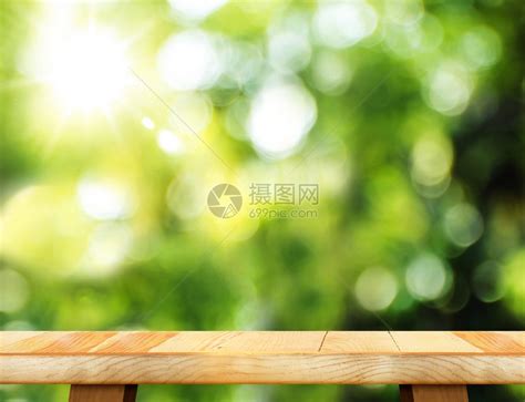 空木制桌和模糊的花园布基赫光背景模拟产品商业展示或添加高清图片下载 正版图片507289886 摄图网
