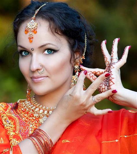 Top 10 Simple Bollywood Bridal Makeup Images In 2019 Buy Lehenga