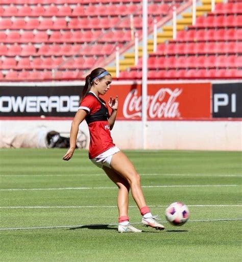 Futbolista De Liga Mx Alborota Las Redes Con Atrevidas Fotos