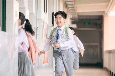 Elementary School Classroom Hall Running Image And Picture For Free
