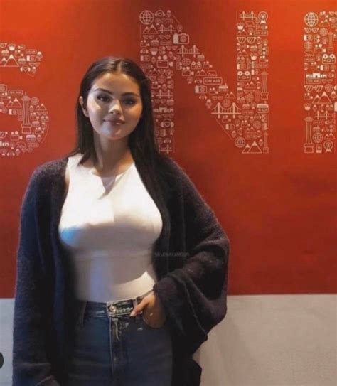 Selena Gomez Scrolller