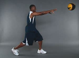 Teknik Chest Pass Operan Setinggi Dada Dalam Permainan Bola Basket Edukasi Center