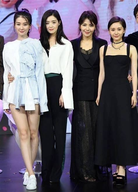 坐下来的刘涛 肚子竟出现厚厚一层“游泳圈”