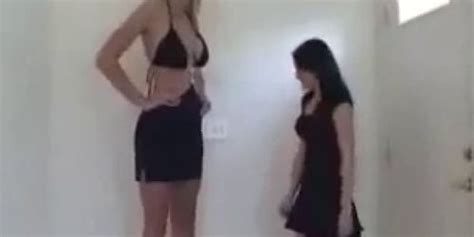 Cassidy Heights Tall Sexy Woman With Short Girlfriend
