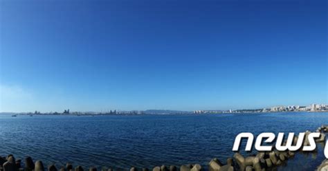 구름 한점 없는 푸른하늘