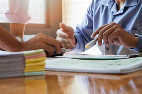 비즈니스 팀 회의 및 프로젝트 계획을 논의입니다 실업가 함께 논의 하는 회의실입니다 비즈니스 프로젝트와 함께 일 하는 전문