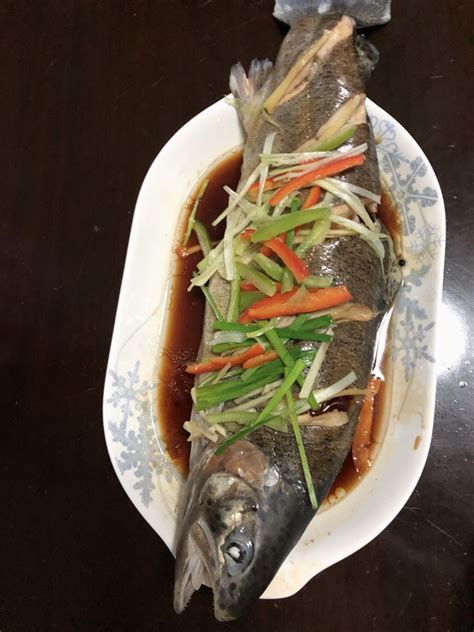 【清蒸虹鳟鱼图片】秋陶陶 下厨房