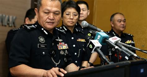 Tangkap Cikgu Gatal Mandikan Pelajar Harian Metro