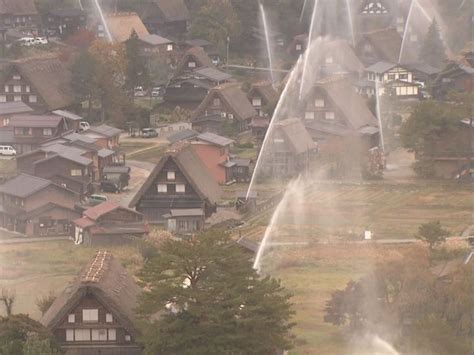 集落が白いベールに世界遺産の合掌造りある白川郷で火事想定した放水訓練 年に1度放水銃の点検も兼ねる 東海テレビNEWS