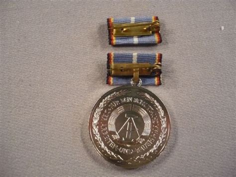 Medaille Für Langjährige Pflichterfüllung Zur Stärkung Der Landesverteidigung Der Ddr In Silver