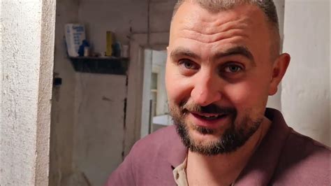 с чемоданами на выход Youtube