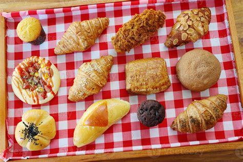 Assorted Bread Double Cheese Bread Red Bean Bread Choco Muffin
