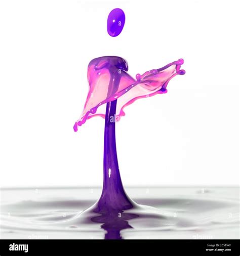 Stunning Unique Abstract Water Splash Photography Images With Vibrant Colorful Water Collisions