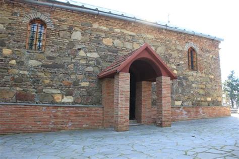 კუმისის სამების ეკლესია და მონასტერი