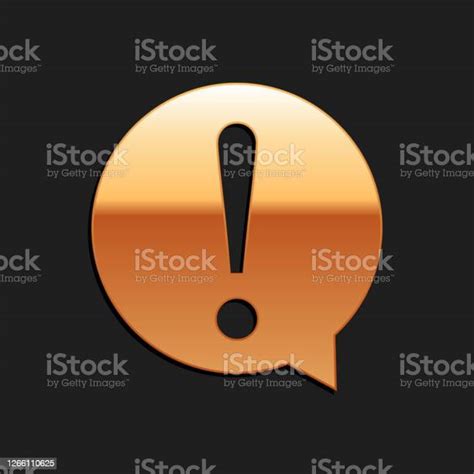 검은 색 배경에 격리 된 원 아이콘의 골드 느낌표 위험 경고 기호입니다 Faq 기호 파일 복사 채팅 음성 거품 긴 그림자 스타일