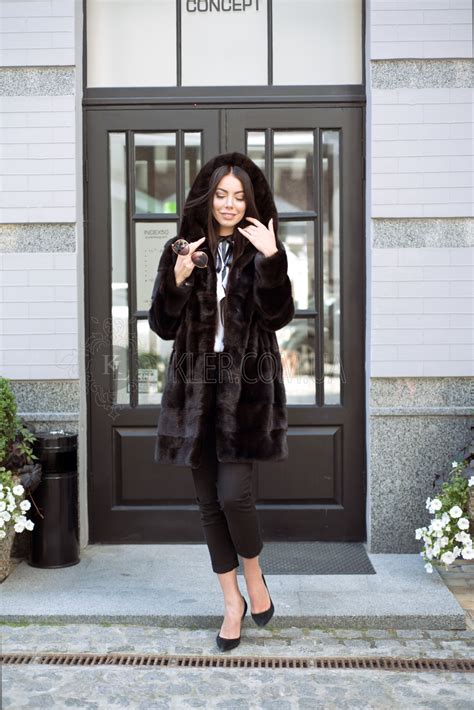 Шуба норковая с капюшоном темно коричневая Шубы цены и фото Купить шубу в Киеве