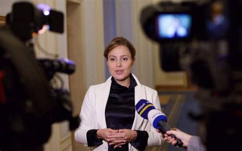 Королевській повідомили про підозру забула задекларувати майно в РФ