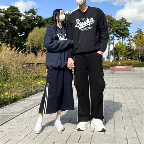 뉴감성 패딩맨투맨세트가능 오버핏 패딩 브이넥 남녀공용 아노락 맨투맨 커플 맨투맨 기모 롱 카고 스커트 기모 카고 바지 카고 조거팬츠 커플 트레이닝 세트 커플룩 커플시밀러룩