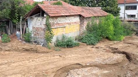 Наводнени къщи в Силистренско заради пропаднала след дъжд улица ВИДЕО Nova