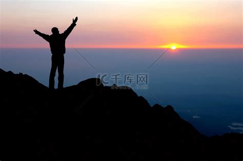 拥抱太阳高清摄影大图 千库网