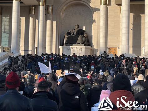 ШУУРХАЙ Жагсаалд оролцож буй иргэд Төрийн ордон руу дайрч байна Isee Mn