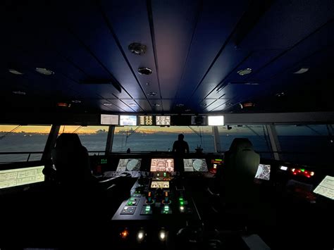 계기판 교통 기술 길 찾기 다리 디지털 디스플레이 명령 데크 모니터 바다 바다 경치 바다 선박 바다 여행