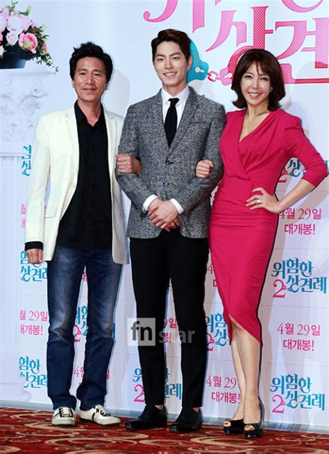 포토 신정근 홍종현 전수경 ‘도둑가족의 포즈 헉스