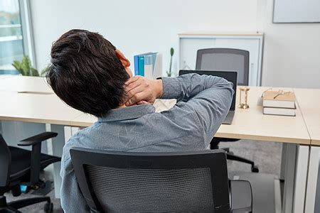 亚健康商务男性颈椎疼痛高清图片下载 正版图片507710162 摄图网