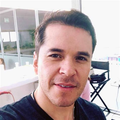 Raúl Sandoval Quien Salió Del Reality La Academia Interpreta A