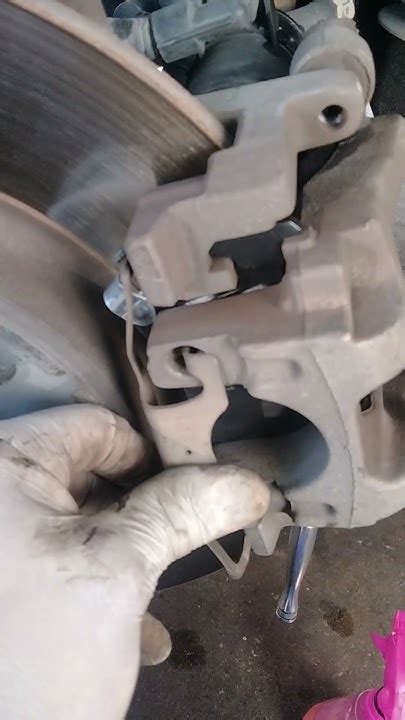 2019 Chrysler Pacifica Rear Brake Pads Clips Install Easy Way Youtube