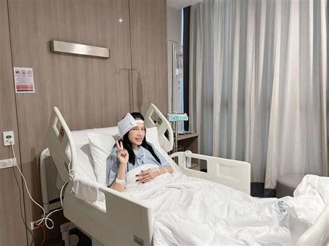 เอ้ ชุติมา วูบหัวฟาดชักโครกในห้องน้ำ ถูกนำตัวส่ง รพ กลางดึก