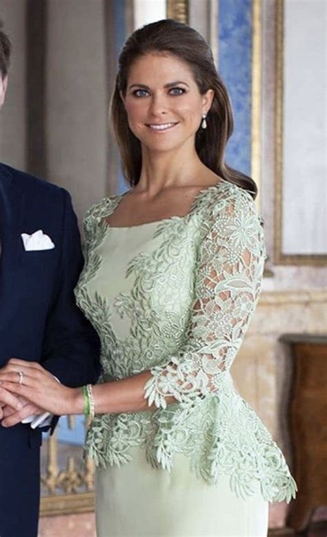 Pin By Aceneth On Guardado Rápido Lace Dress With Sleeves Gown Dress