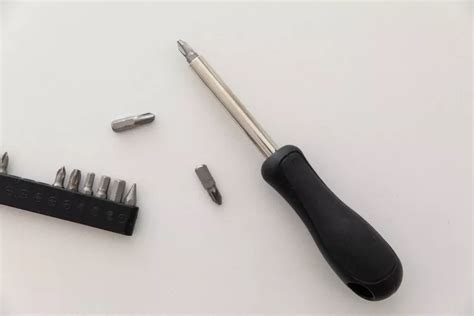 علت بسته نشدن و افتادگی رگلاژ درب کابینت نحوه تنظیم لولا کابینت Mdf