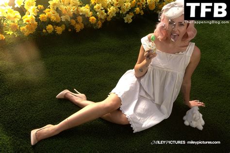 Miley Cyrus Nude Vogue Magazine Outtakes Fappening🍆💦