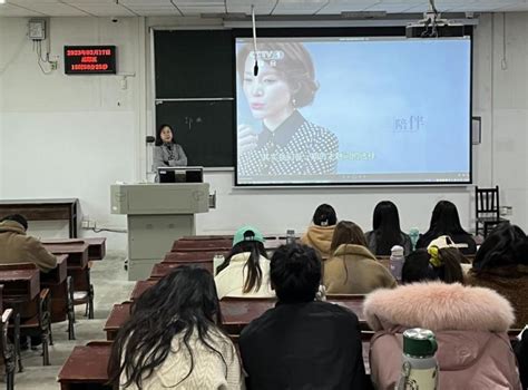 何须浅碧深红色 教学竞赛指导系列讲座之四 湖北大学文学院新