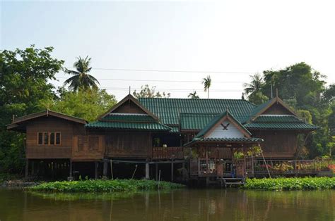 บ้านเรือนไทยประยุกต์ ริมน้ำ ภายใน สีสัน แต่งบ้าน