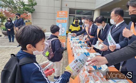 [머니s포토]전남농협 11월 11일은 가래떡 먹는날