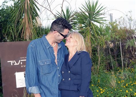 עם גרושתו ובן זוגו ניקי גולדשטיין משיק את הריאליטי המשפחתי