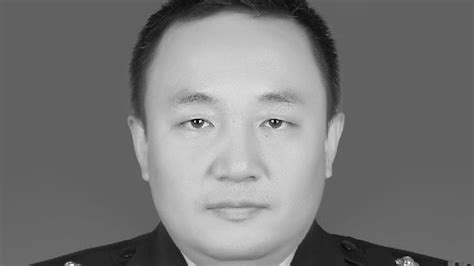 痛心！兰州一交警执勤中不幸牺牲，年仅49岁凤凰网